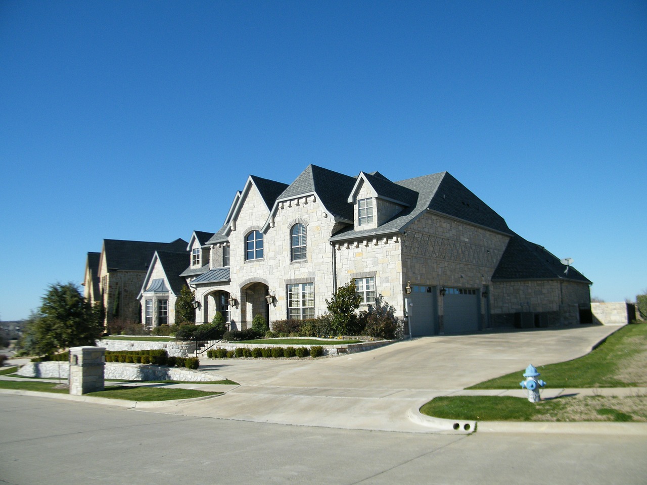 How Big is 2,000 Square Feet House? - Black Pearl Custom Homes